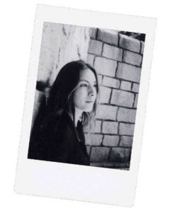 Polaroid Picture: Size & Format by Camera - ? Easy Guide